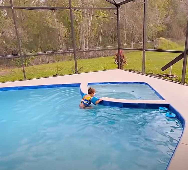 '90 Day Fiance': Paola & Russ Mayfield Ditch RV Life | Soap Dirt